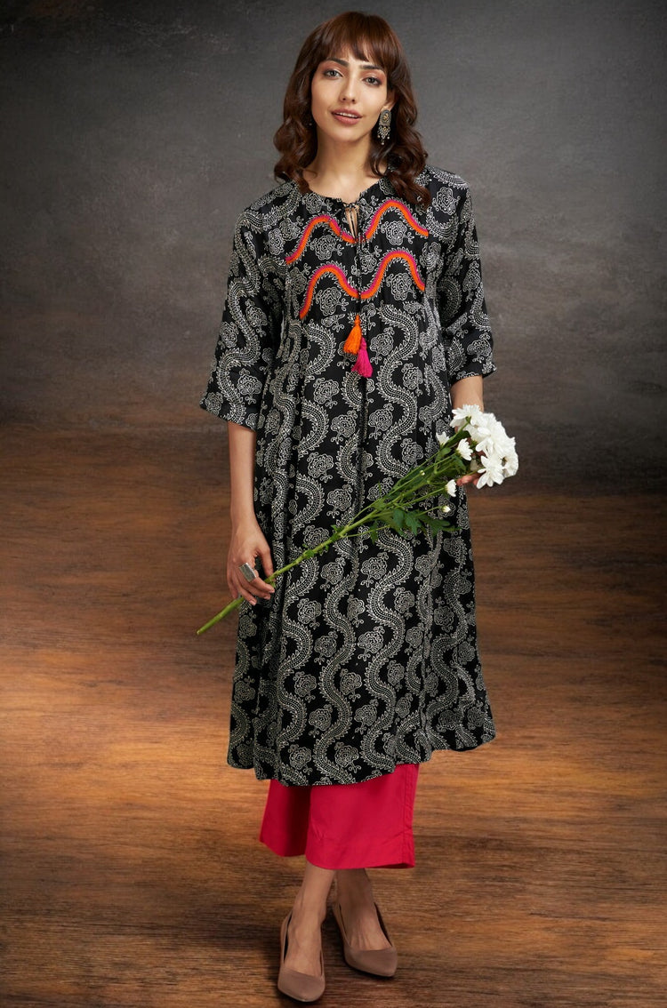 Upto 50% off on women's clothing | Sale on - maati crafts