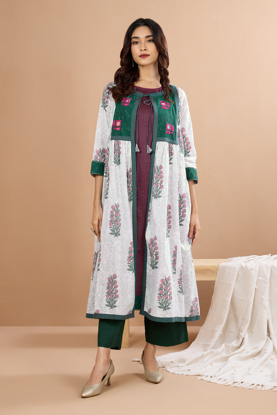 Upto 50% off on women's clothing | Sale on - maati crafts